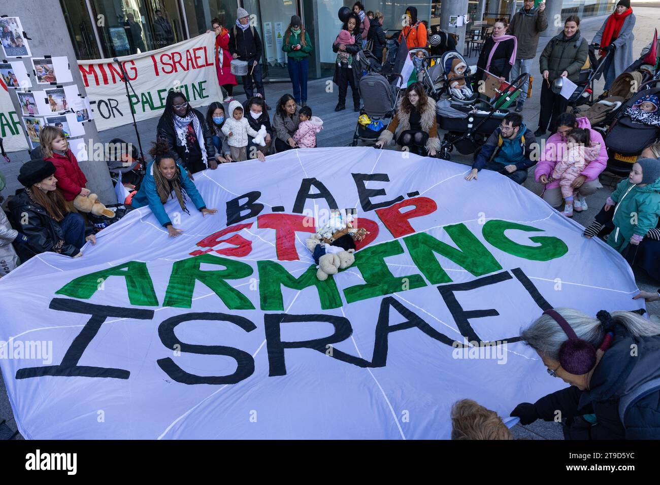 London, UK. 24th November, 2023. Parents, babies and children surround ...