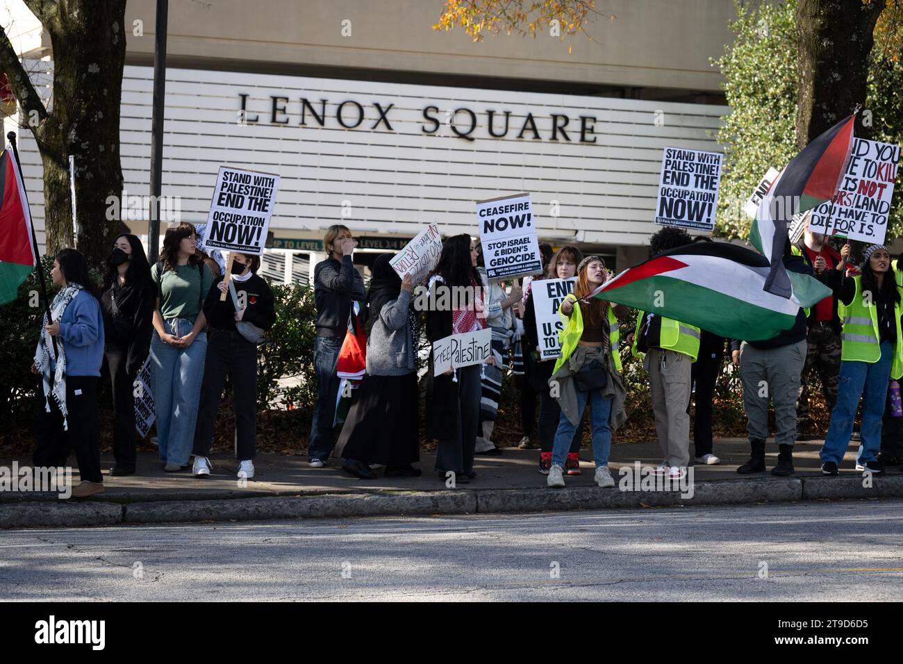 Atlanta, Georgia, USA. 24th Nov, 2023. Scores of Palestinian supporters ...