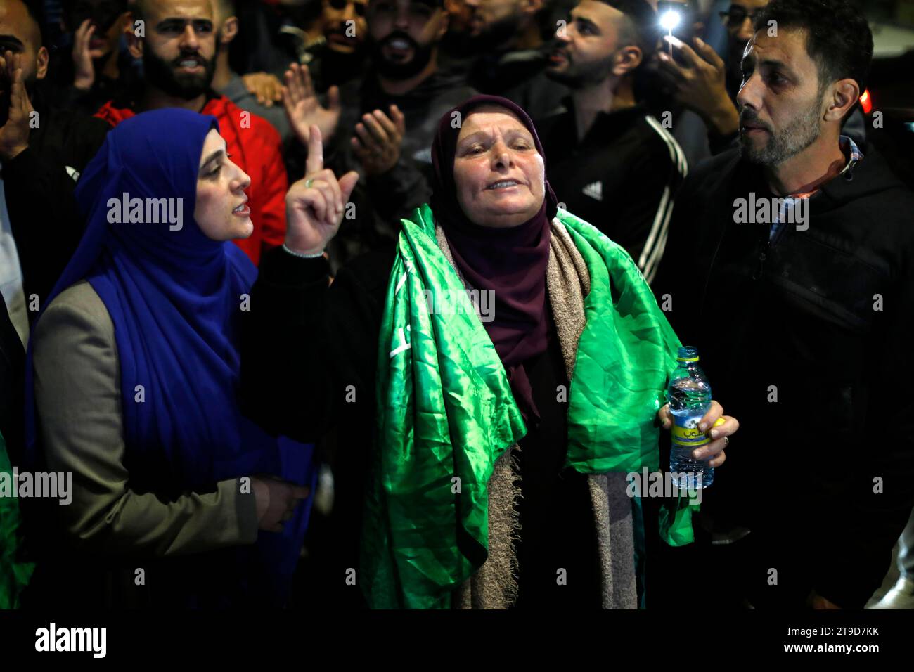 Ramallah, Palestinian Territories. 24th Nov, 2023. Palestinians ...