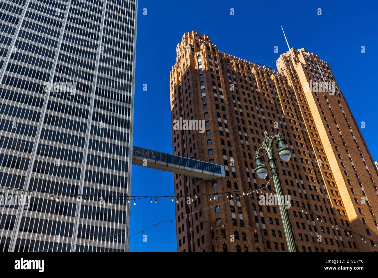 Bridge between two skyscrapers in Detroit, United States Stock Photo ...