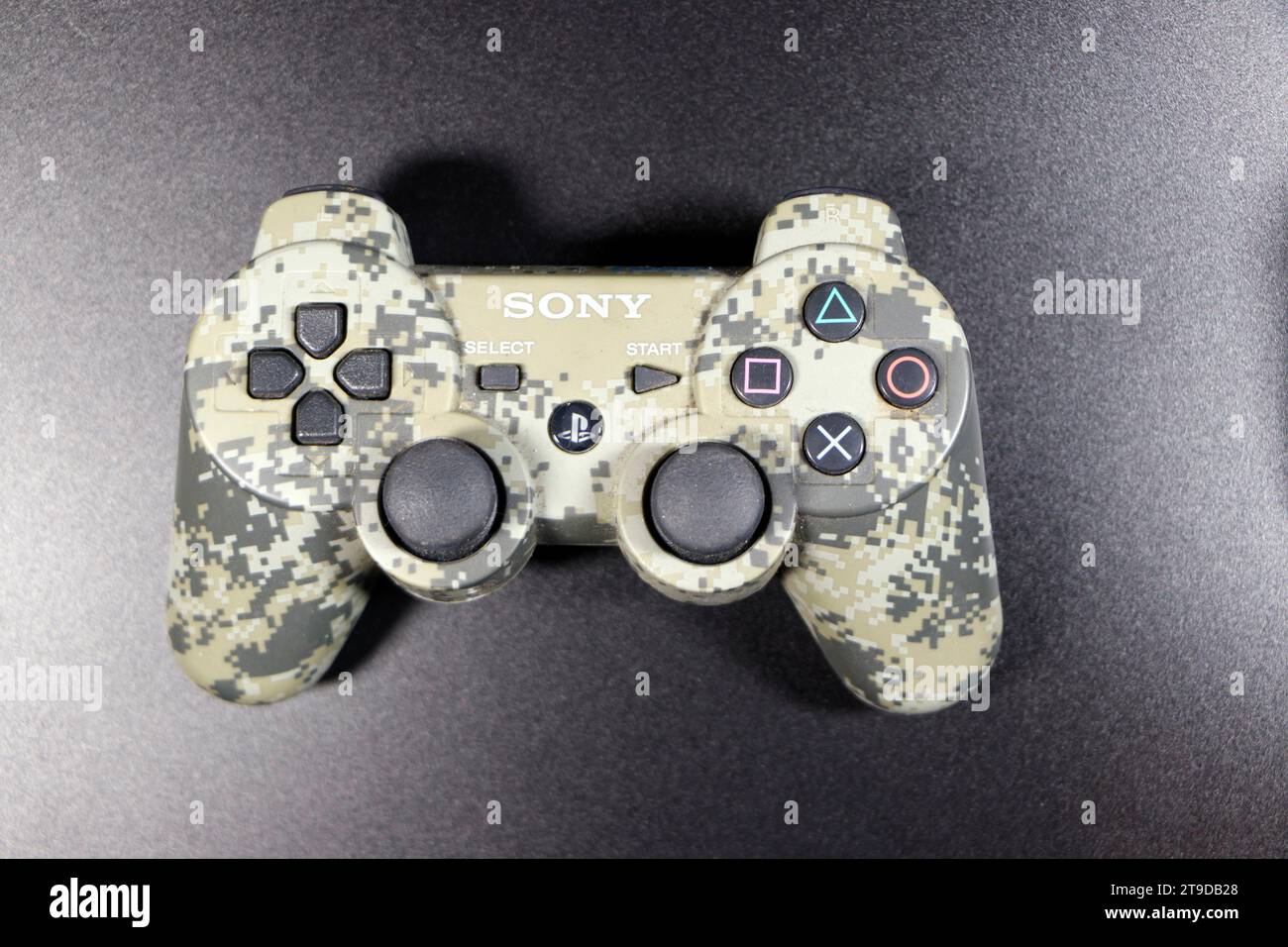 Camouflage colours hi-res stock photography and images - Alamy