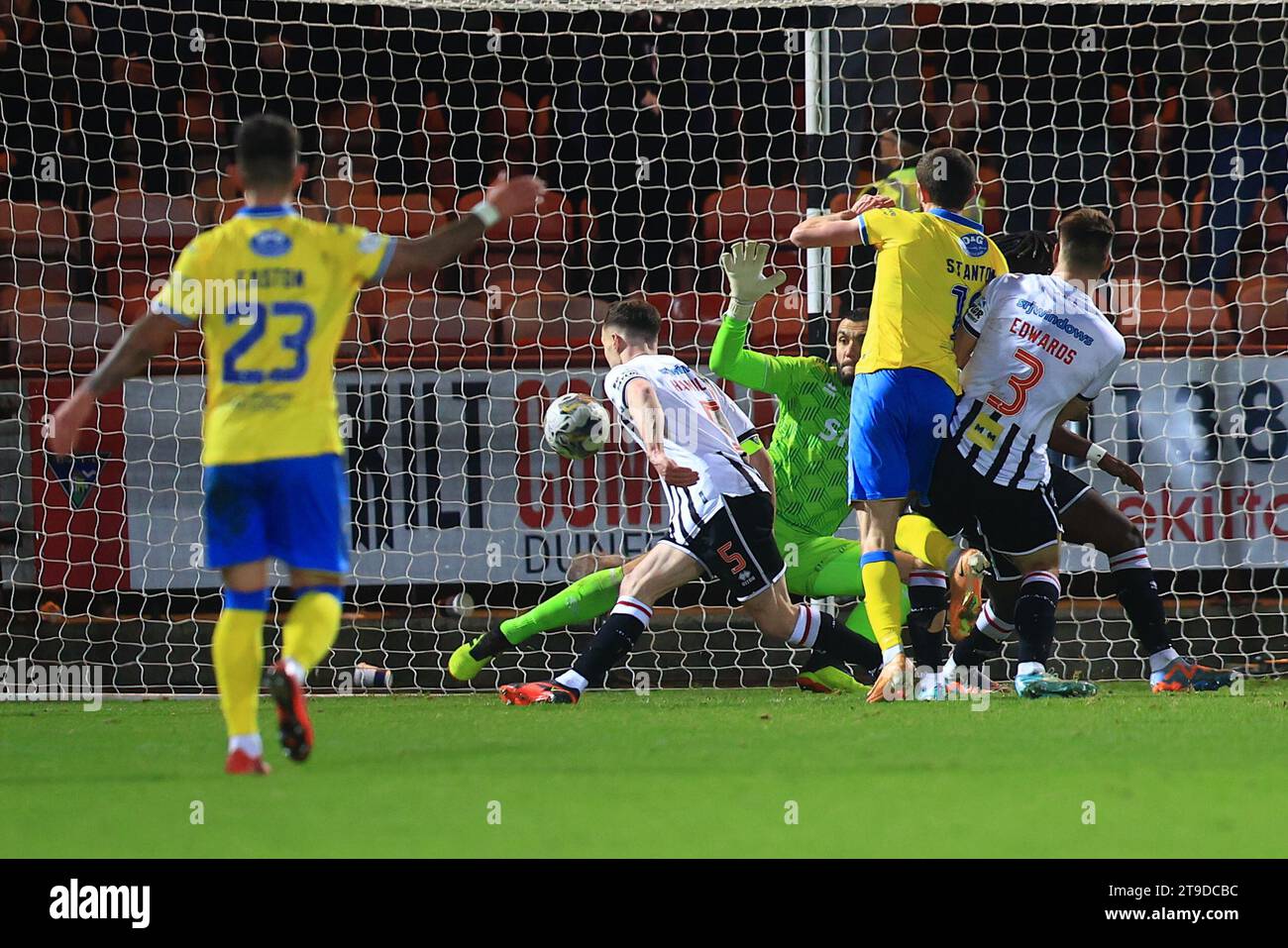 East End Park, Dunfermline, UK. 24th Nov, 2023. Scottish Cup Football ...