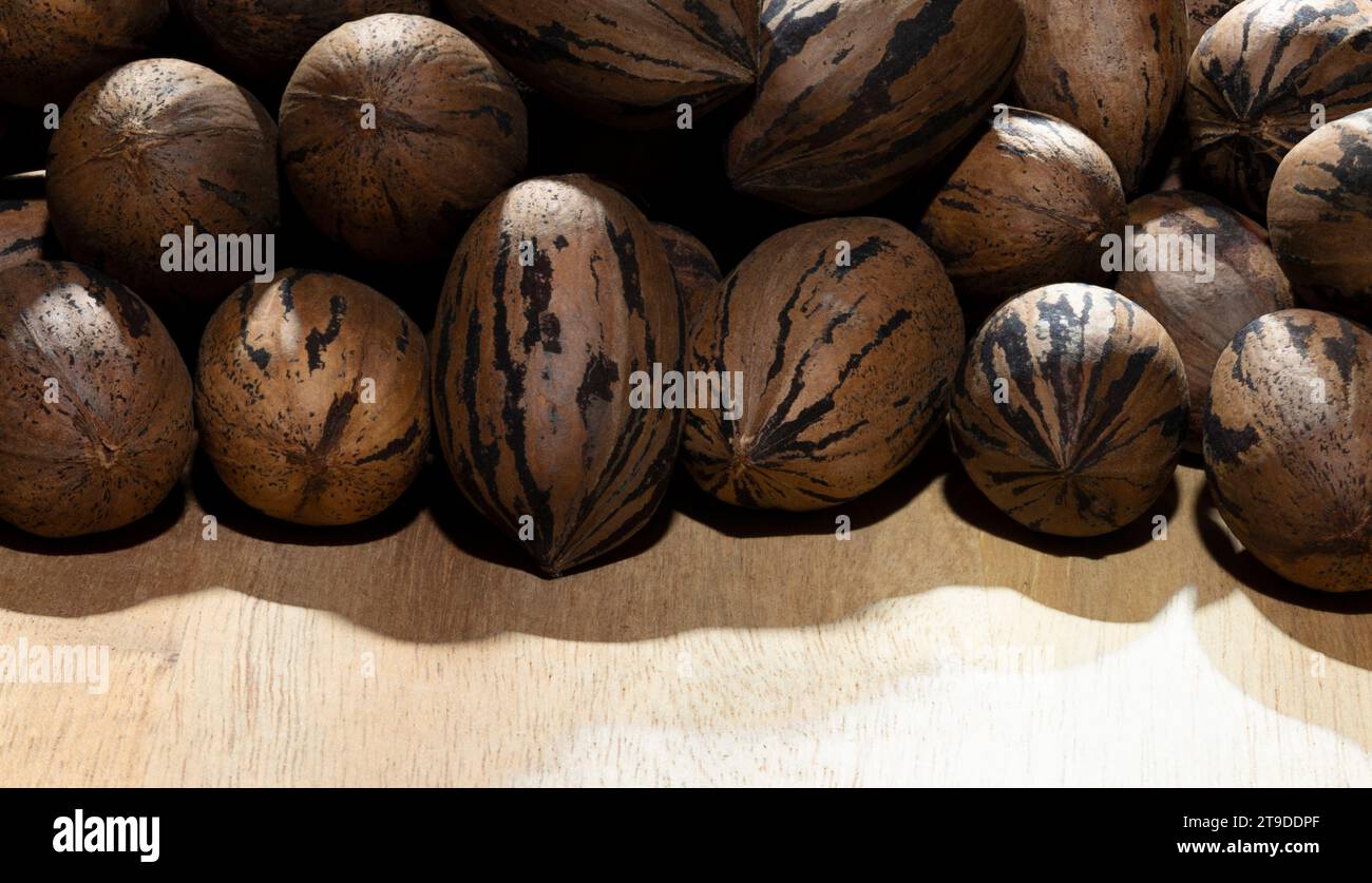 Pecans still in the shell hi-res stock photography and images - Alamy