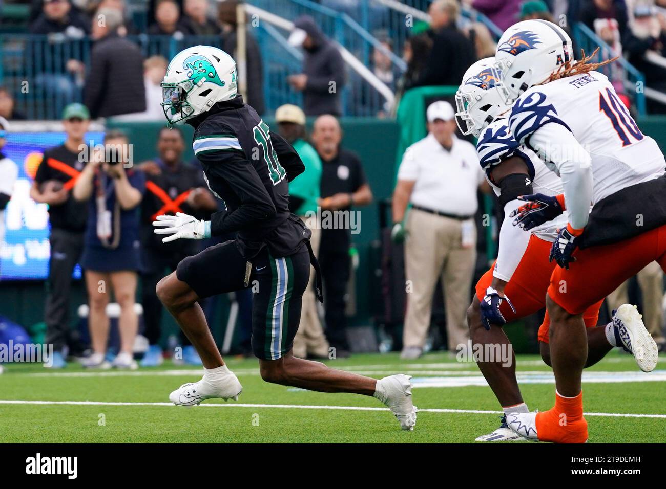 Tulane wide receiver Chris Brazzell II (17) carries on a touchdown ...