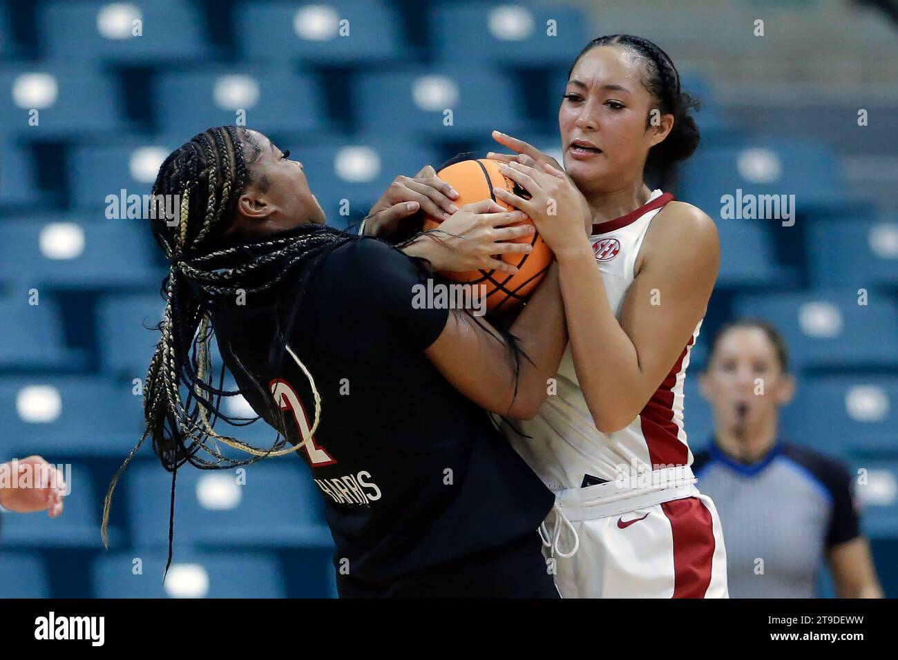 Louisville forward Nyla Harris (2) and Alabama guard Aaliyah Nye, right ...