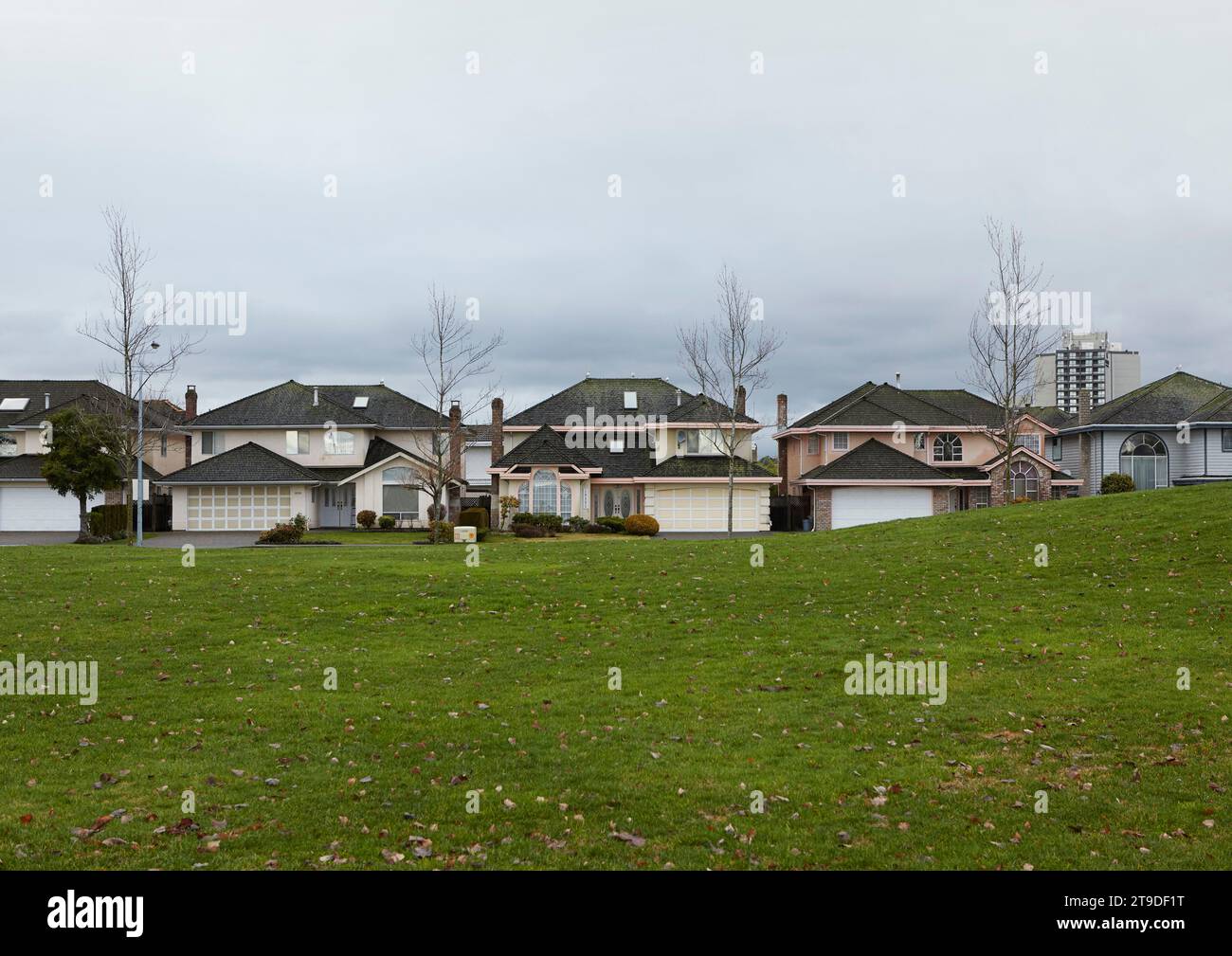 Suburban family house garage hi-res stock photography and images - Alamy