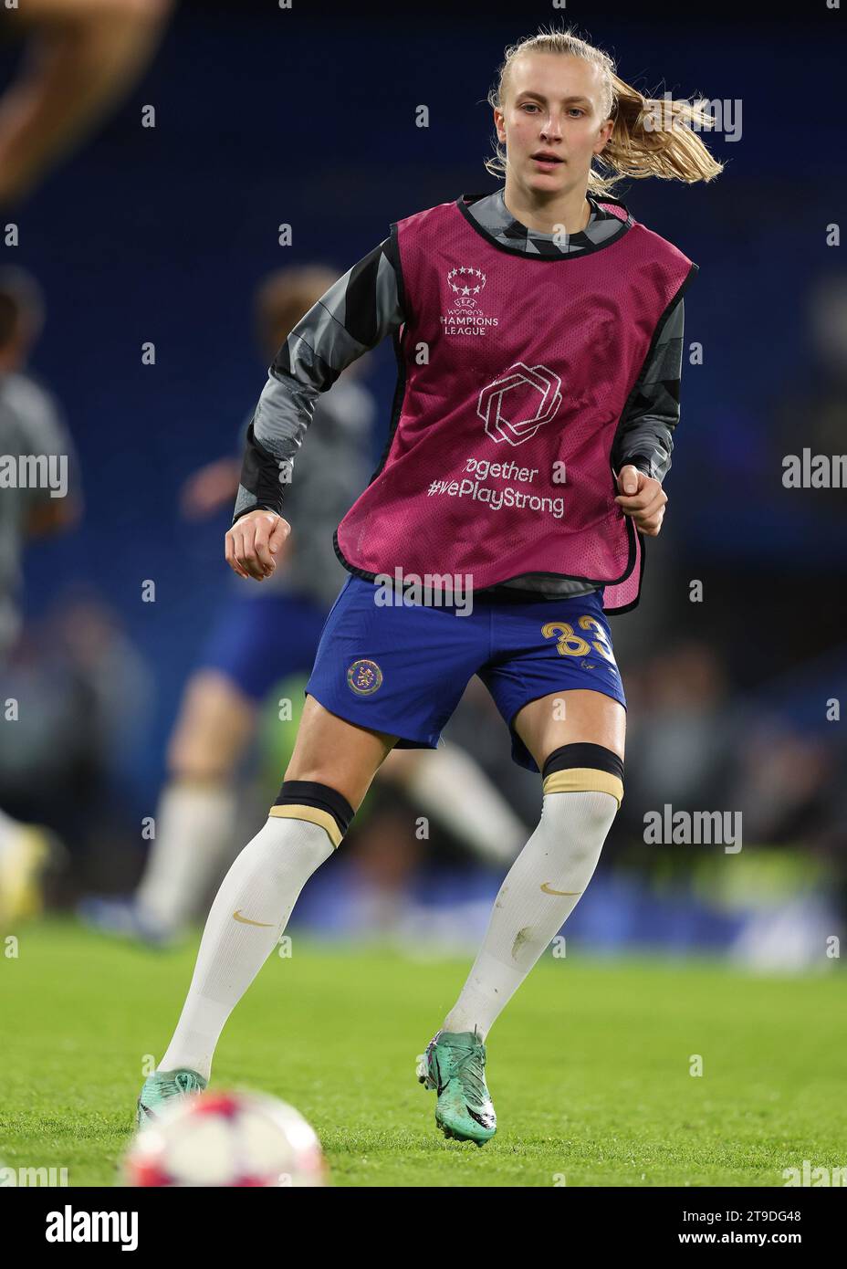 London, UK. 23rd Nov, 2023. Aggie Beever-Jones of Chelsea warms up ...
