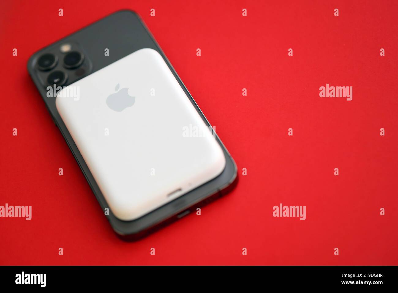 Apple magsafe battery pack hi-res stock photography and images - Alamy