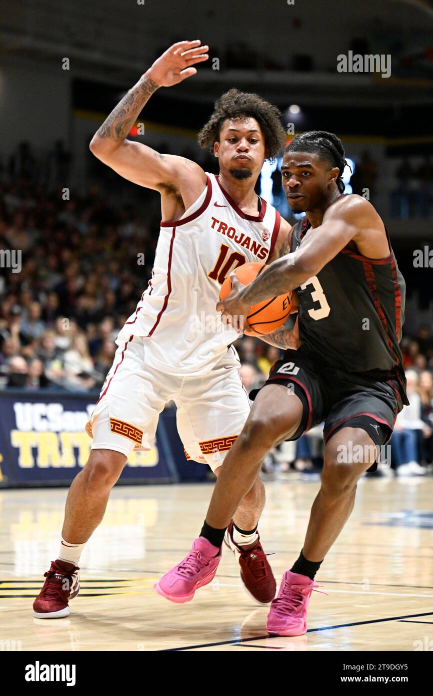Oklahoma guard Otega Oweh (3) drives past Southern California forward ...
