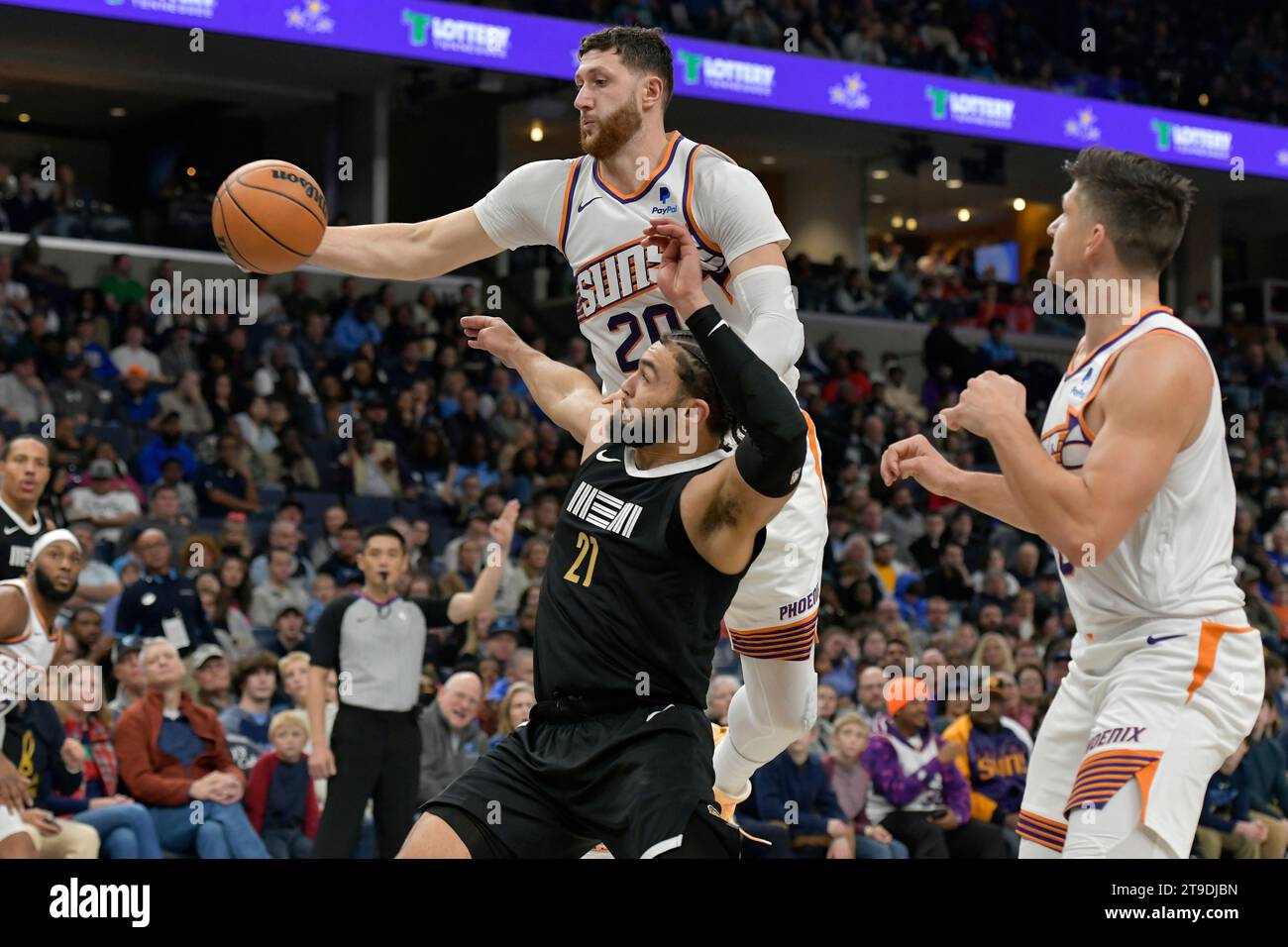 Phoenix Suns center Jusuf Nurkic (20) reaches for the ball over Memphis ...