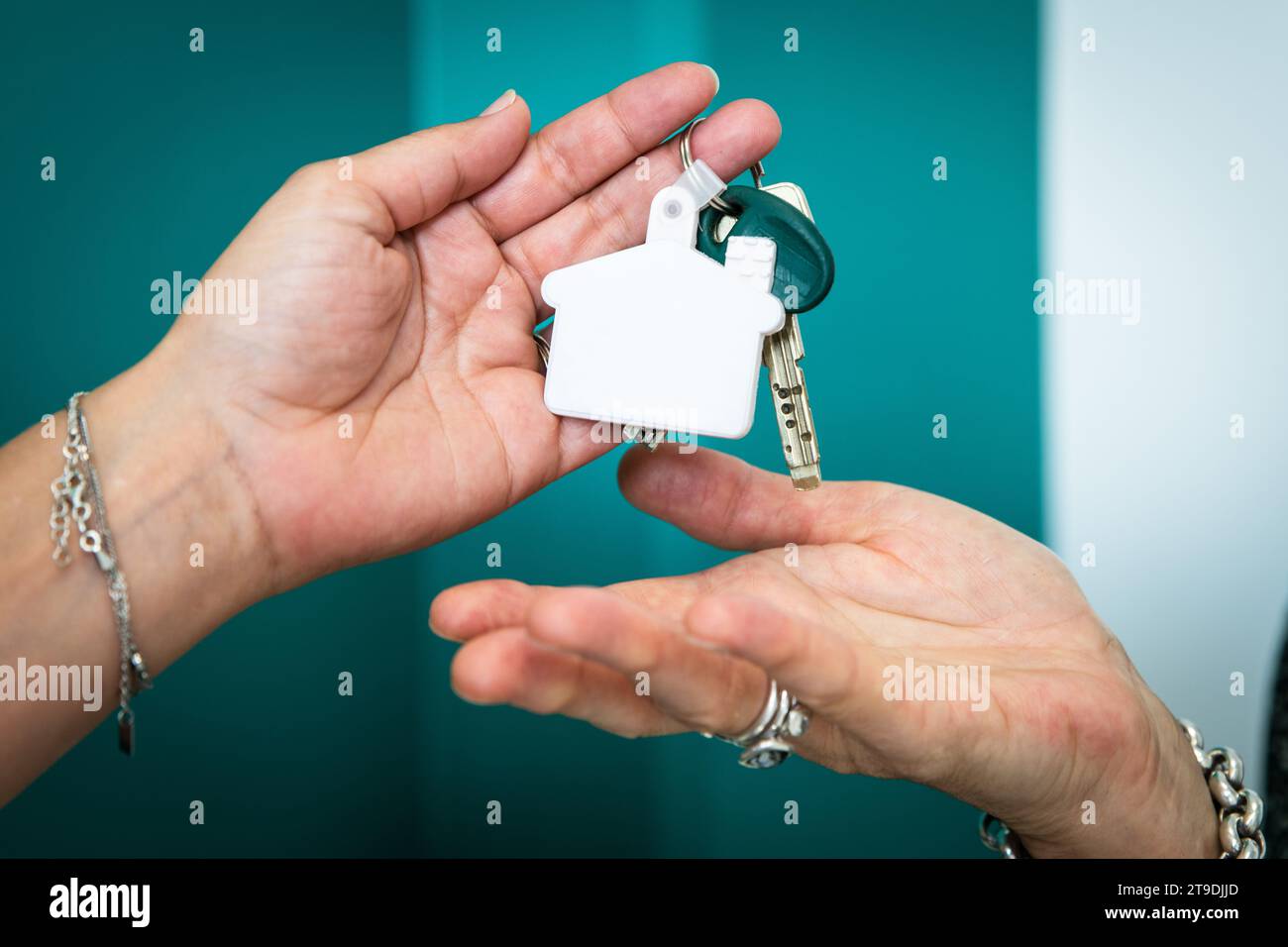 Money changing hands hi-res stock photography and images - Alamy
