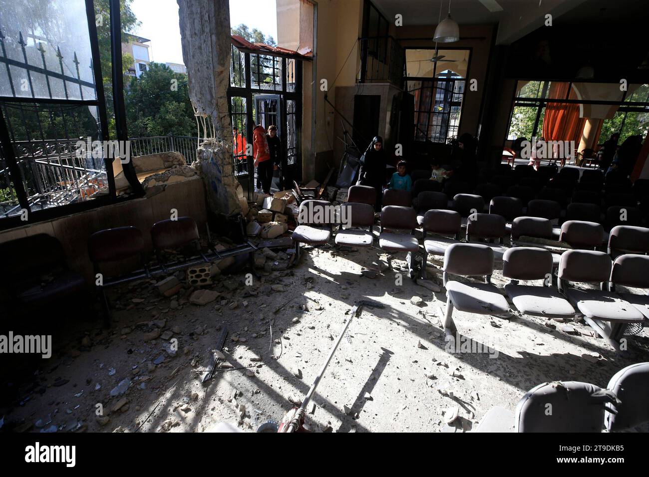 Mhaibib Lebanon 24th Nov 2023 People Check On A Building Damaged In mhaibib-lebanon-24th-nov-2023-people-check-on-a-building-damaged-in