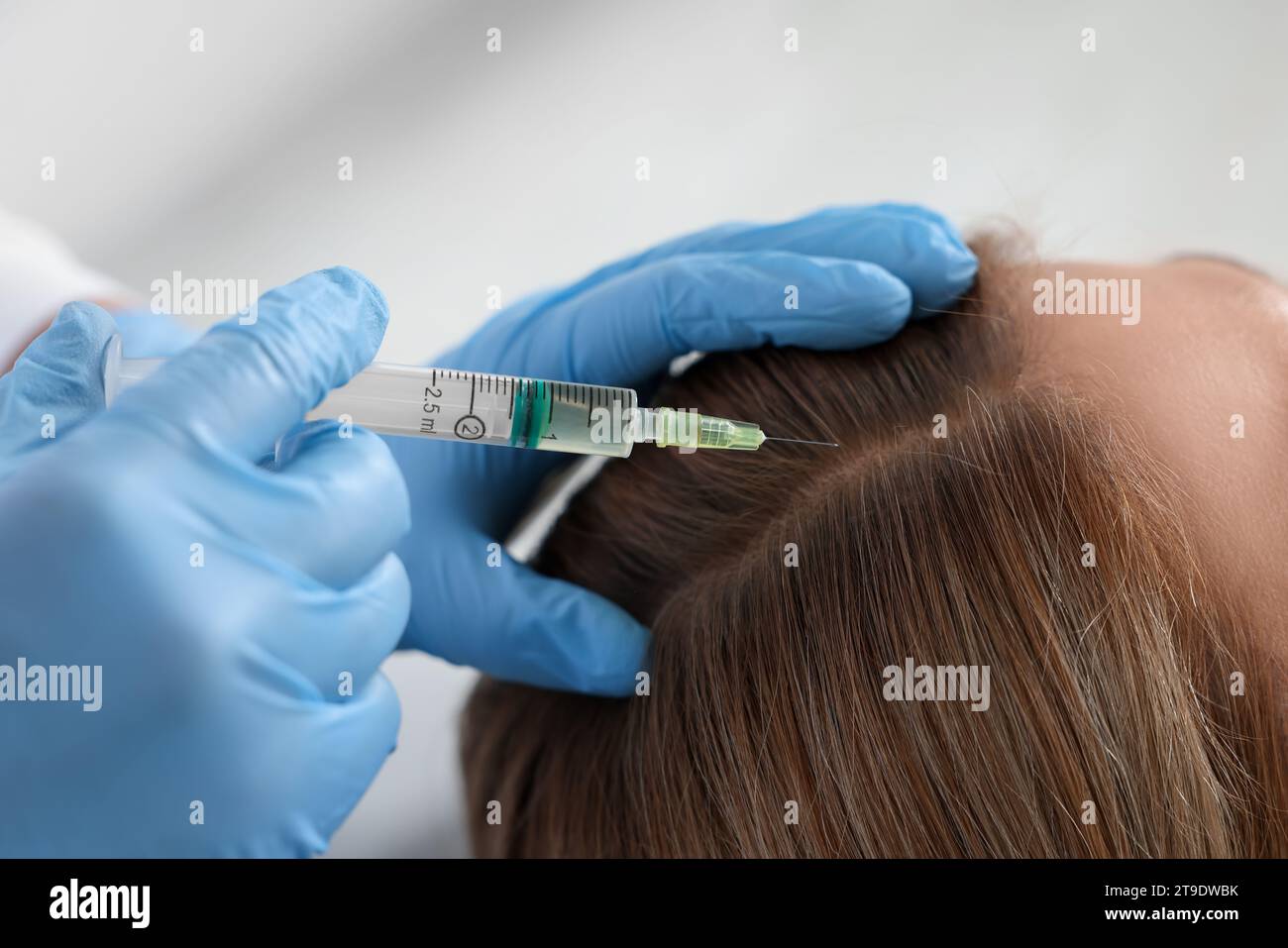 Patient receiving injection therapy hi-res stock photography and images ...