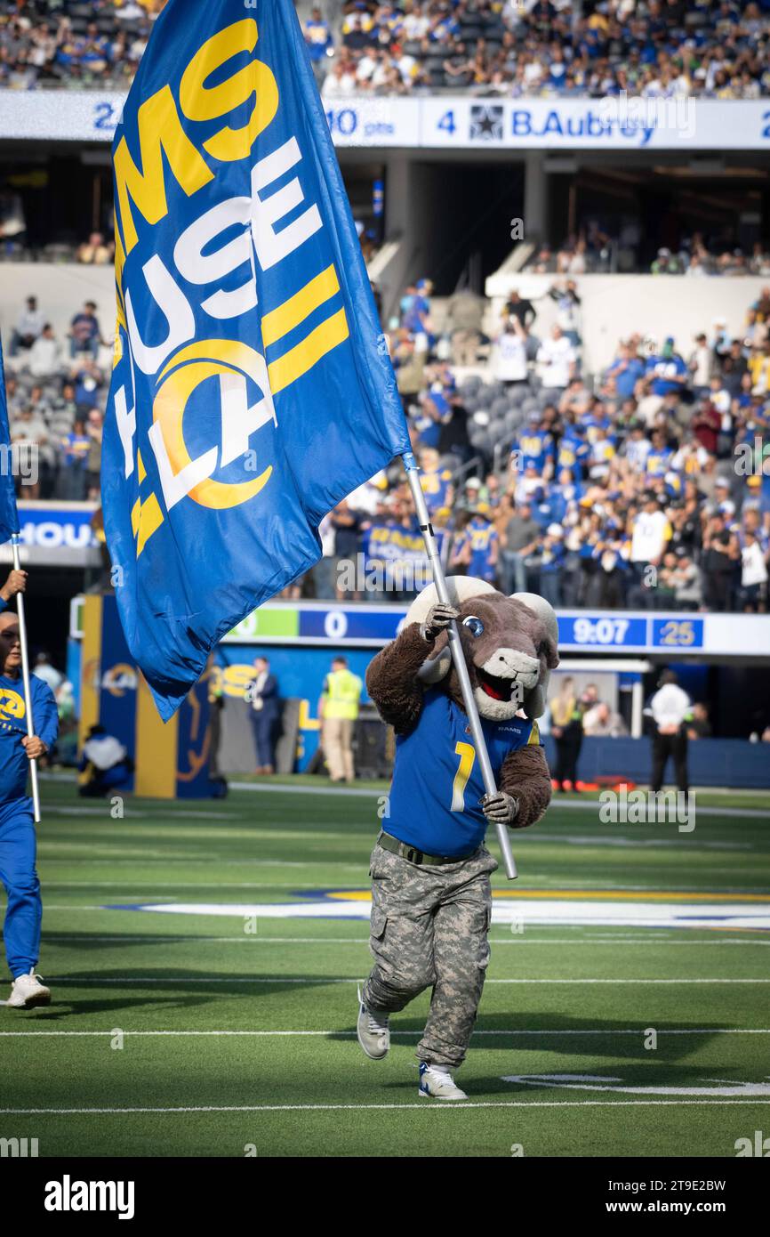 Los angeles rams mascot rampage hi-res stock photography and images - Alamy