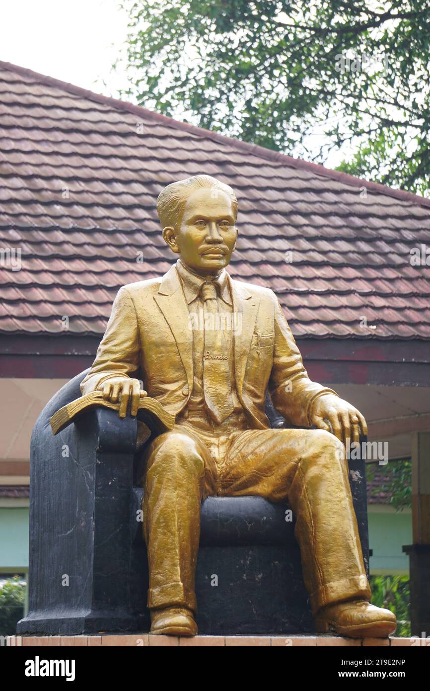 The monument of Dr. Sutomo (Also called Soetomo atau Soebroto). He is ...