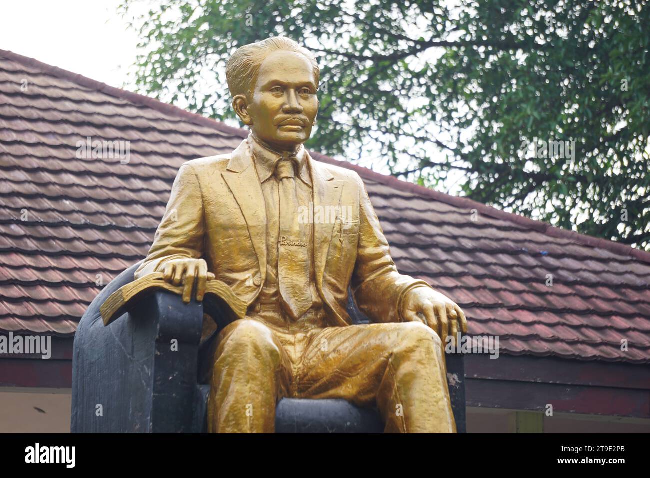 The monument of Dr. Sutomo (Also called Soetomo atau Soebroto). He is ...