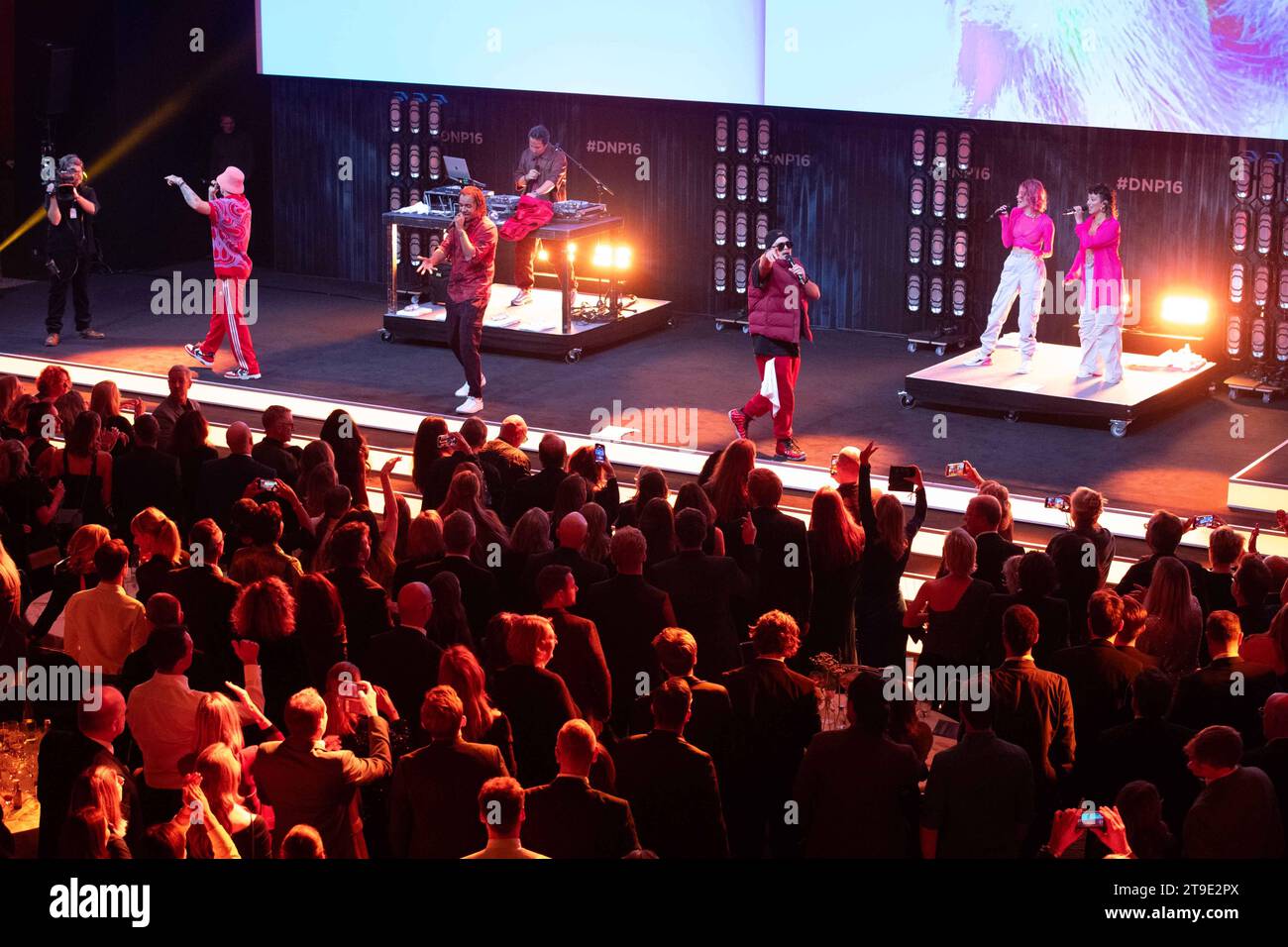 Band CULCHA CANDELA, singend, Gesang, Konzert, Verleihung Deutscher ...