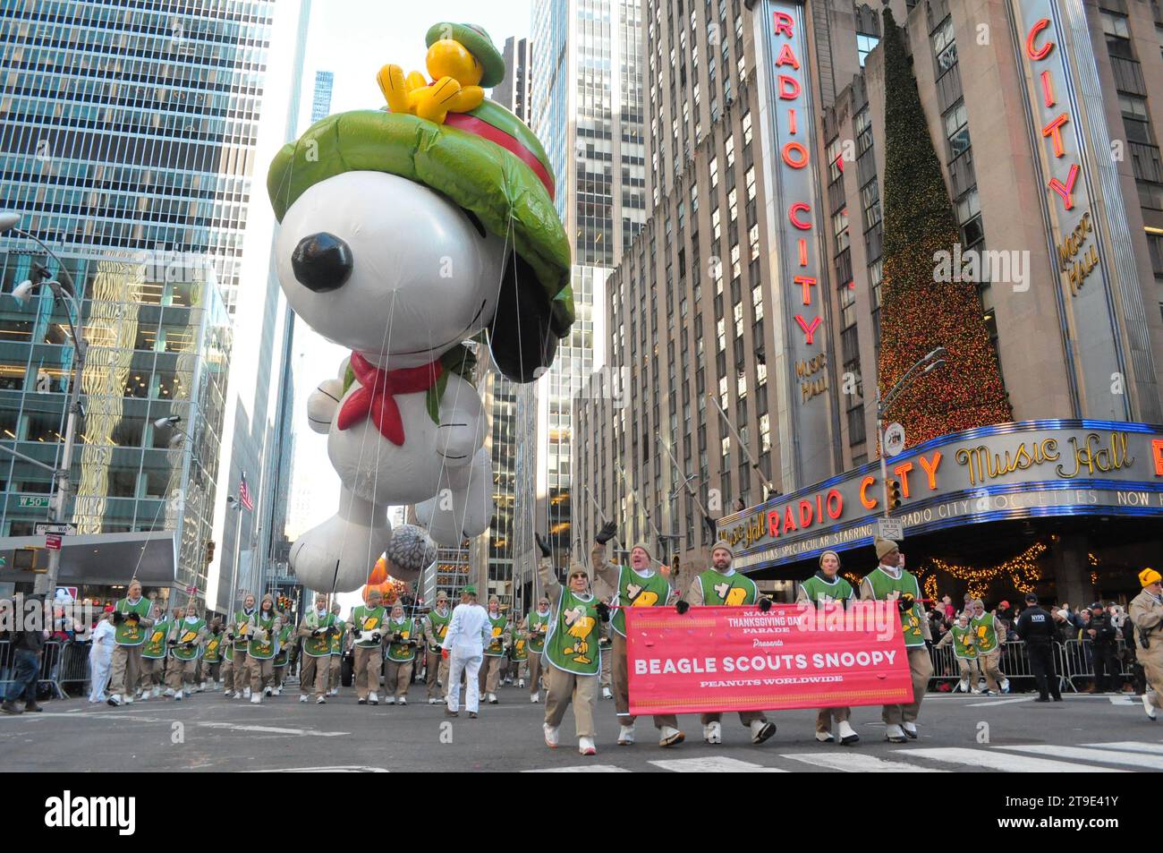 New York City, United States. 23rd Nov, 2023. A balloon of "Beagle ...