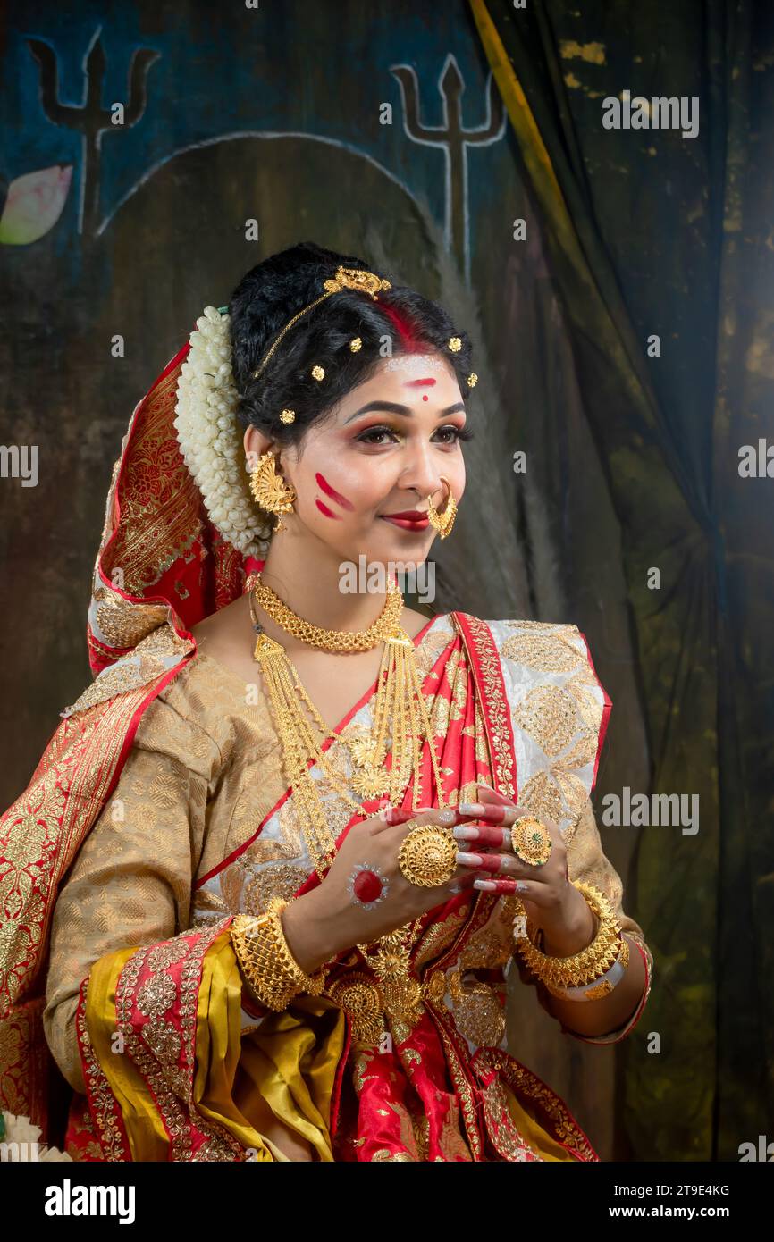 Portrait of beautiful Indian girl of Durga Idol Agomoni Concept Indoor ...