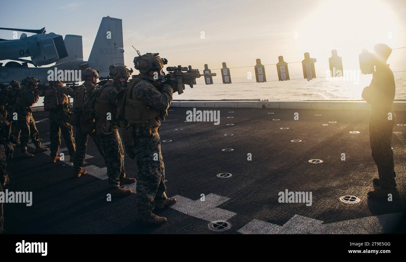 U.S. Marines with Charlie Company, Battalion Landing Team 1/6, Ground ...
