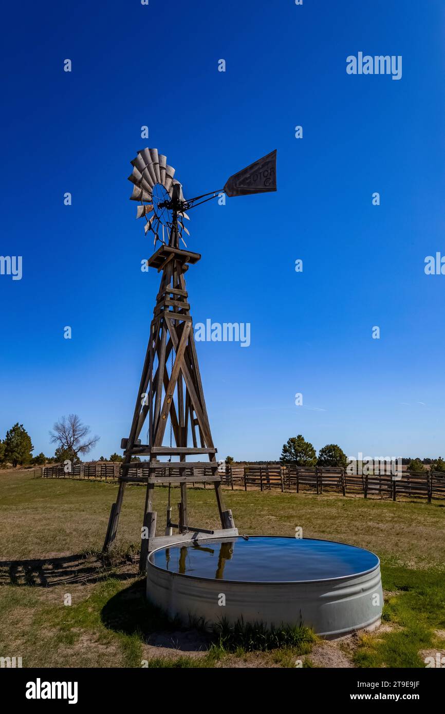 Windmill pump cattle water tank hi-res stock photography and images - Alamy