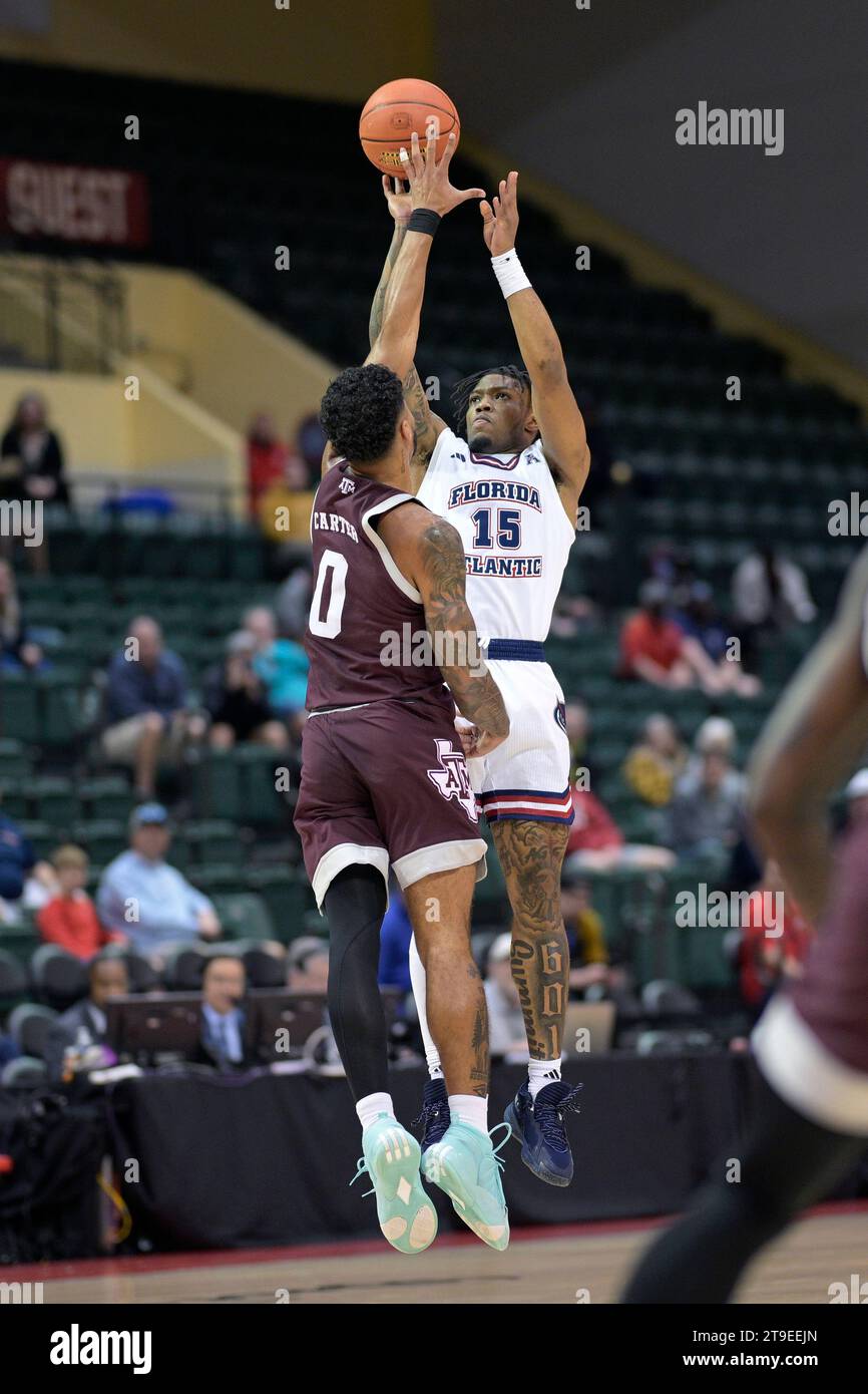 Florida Atlantic guard Alijah Martin (15) shoots a 3-pointer in front ...