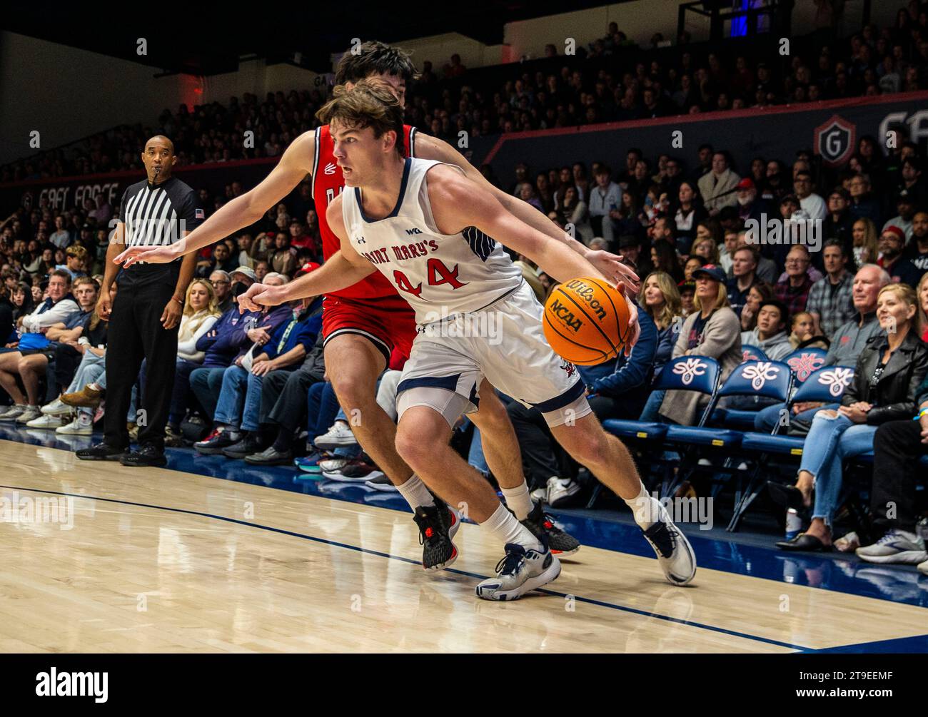 University credit union pavilion hi-res stock photography and images ...