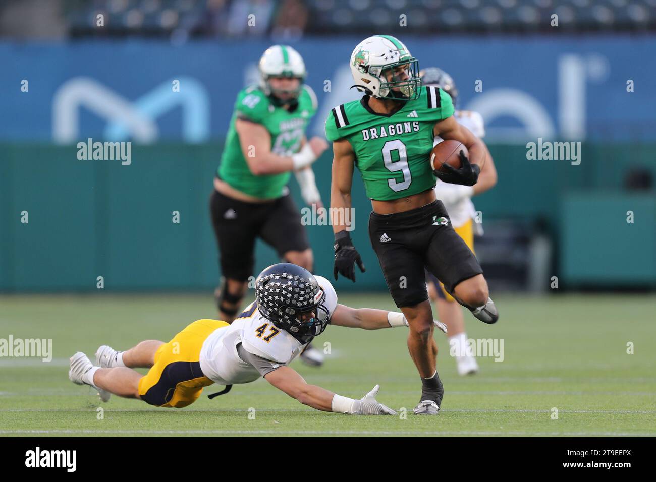 Arlington, Texas, USA. 25th Nov, 2023. Highland Park's BRADY RAY (47 ...