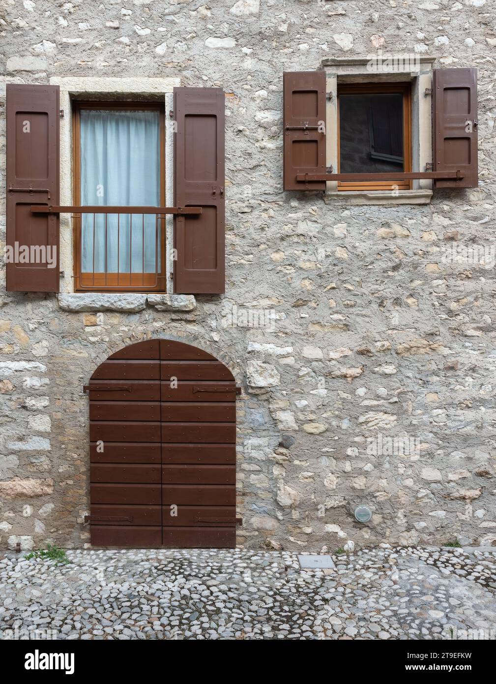 Vintage door windows hi-res stock photography and images - Alamy
