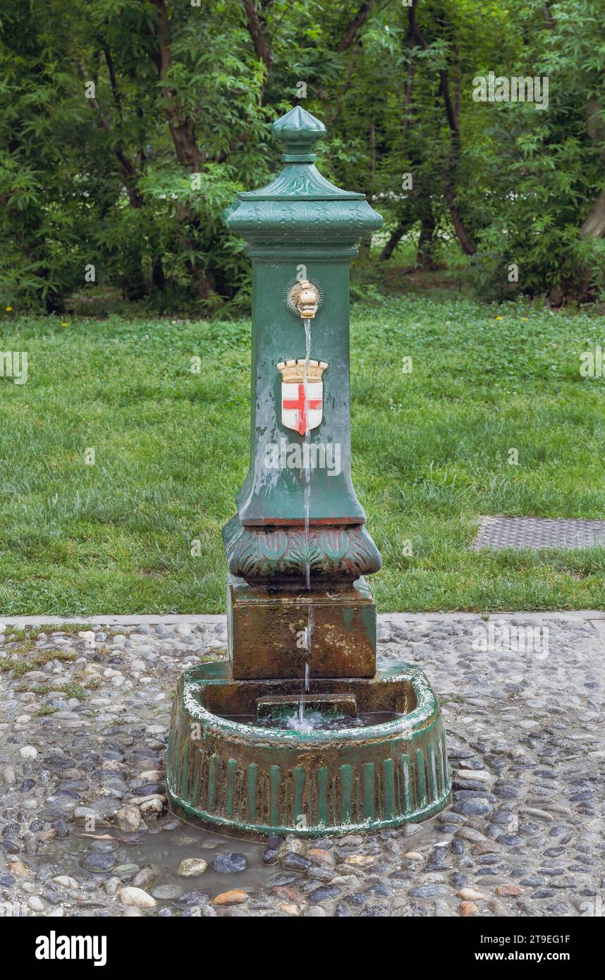 Street fountain drinking water italy hi-res stock photography and ...