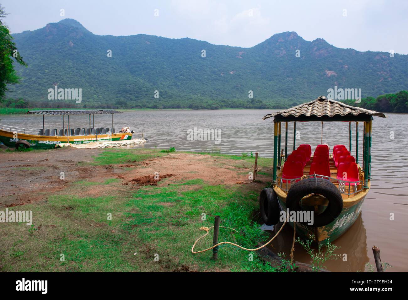 Attur, Tamil Nadu, India - Oct 18 2023: Boats stationed at the boat ...
