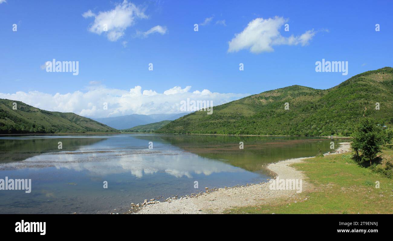 Beautiful large lake mountain hi-res stock photography and images - Alamy
