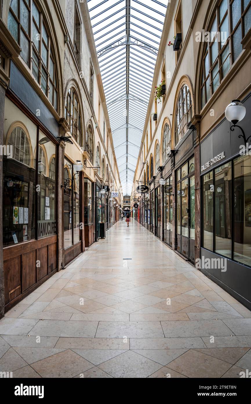 Covered passage hi-res stock photography and images - Alamy