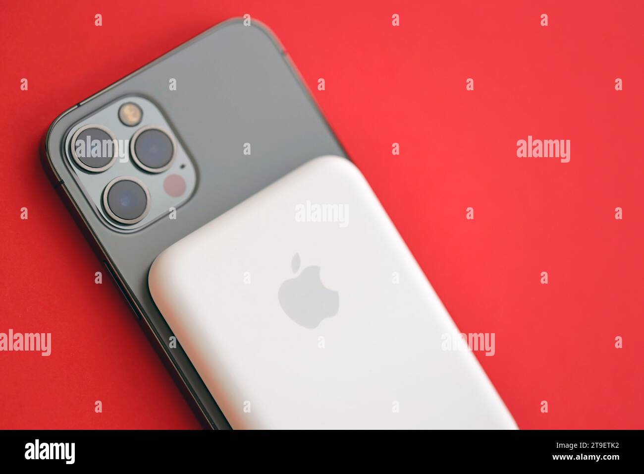 Apple magsafe battery pack hi-res stock photography and images - Alamy