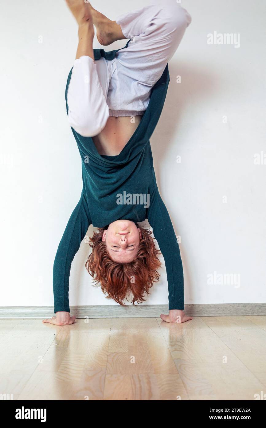 Handstand discipline hi-res stock photography and images - Alamy