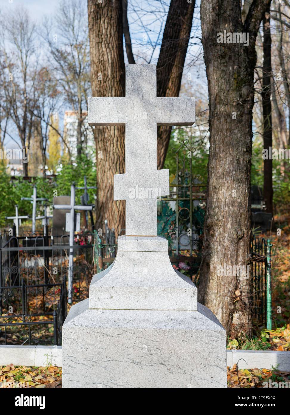 Orthodox cross at graveyard, tomb Stock Photo - Alamy