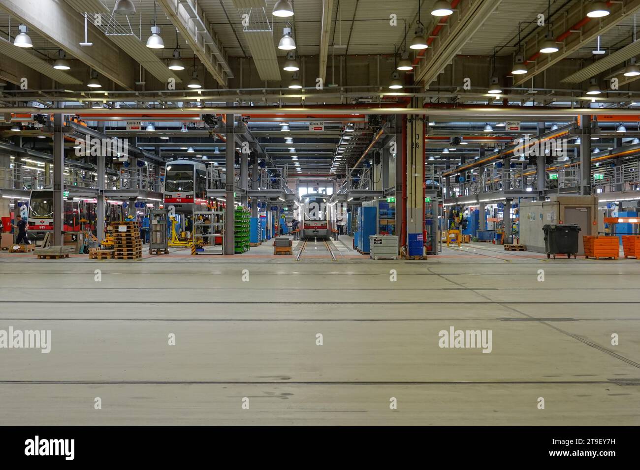 Wien, Straßenbahn-Hauptwerkstätte Simmering // Vienna, Wiener Linien ...