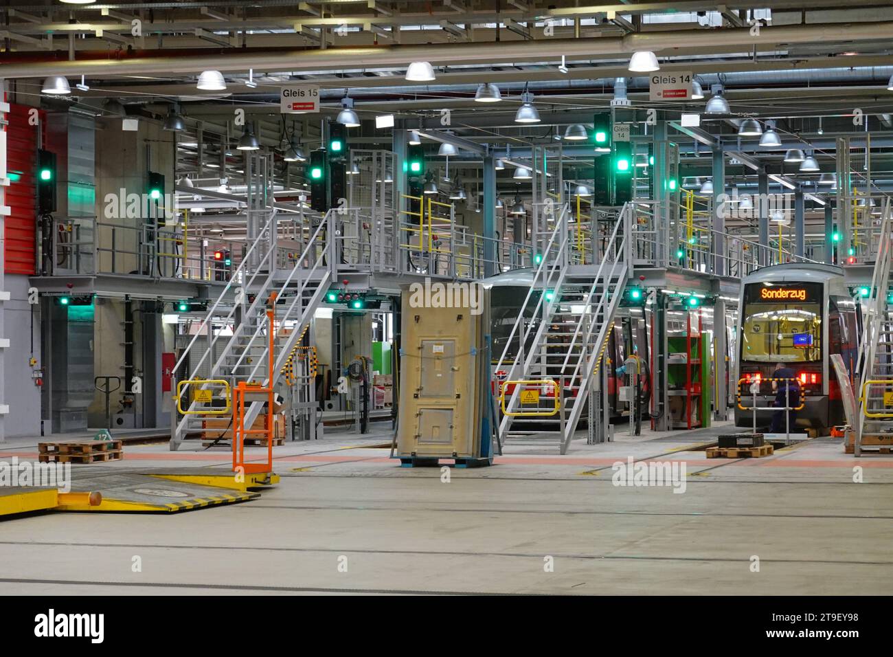 Wien, Straßenbahn-Hauptwerkstätte Simmering // Vienna, Wiener Linien ...