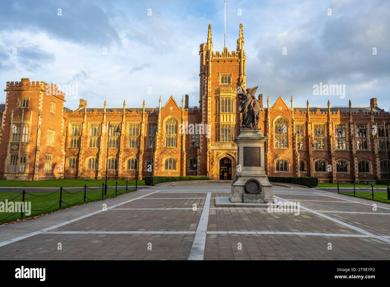 The beautiful main building of the Queens University in Belfast Stock ...
