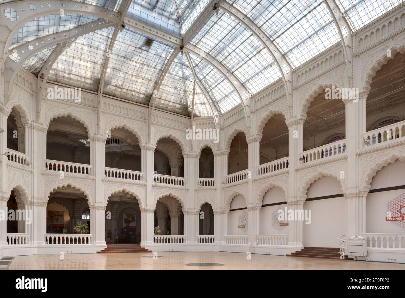 Budapest, Ungarisches Museum für Kunstgewerbe von Ödön Lechner 1896 ...