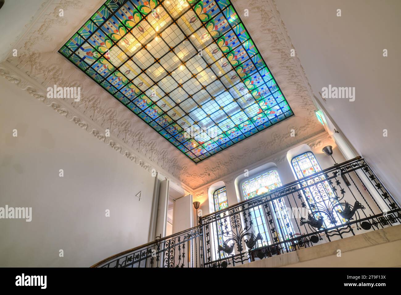 Budapest, Gresham Palace, Zsigmond Quittner 1905-1907, Andrassy-Stiege // Budapest, Gresham ...