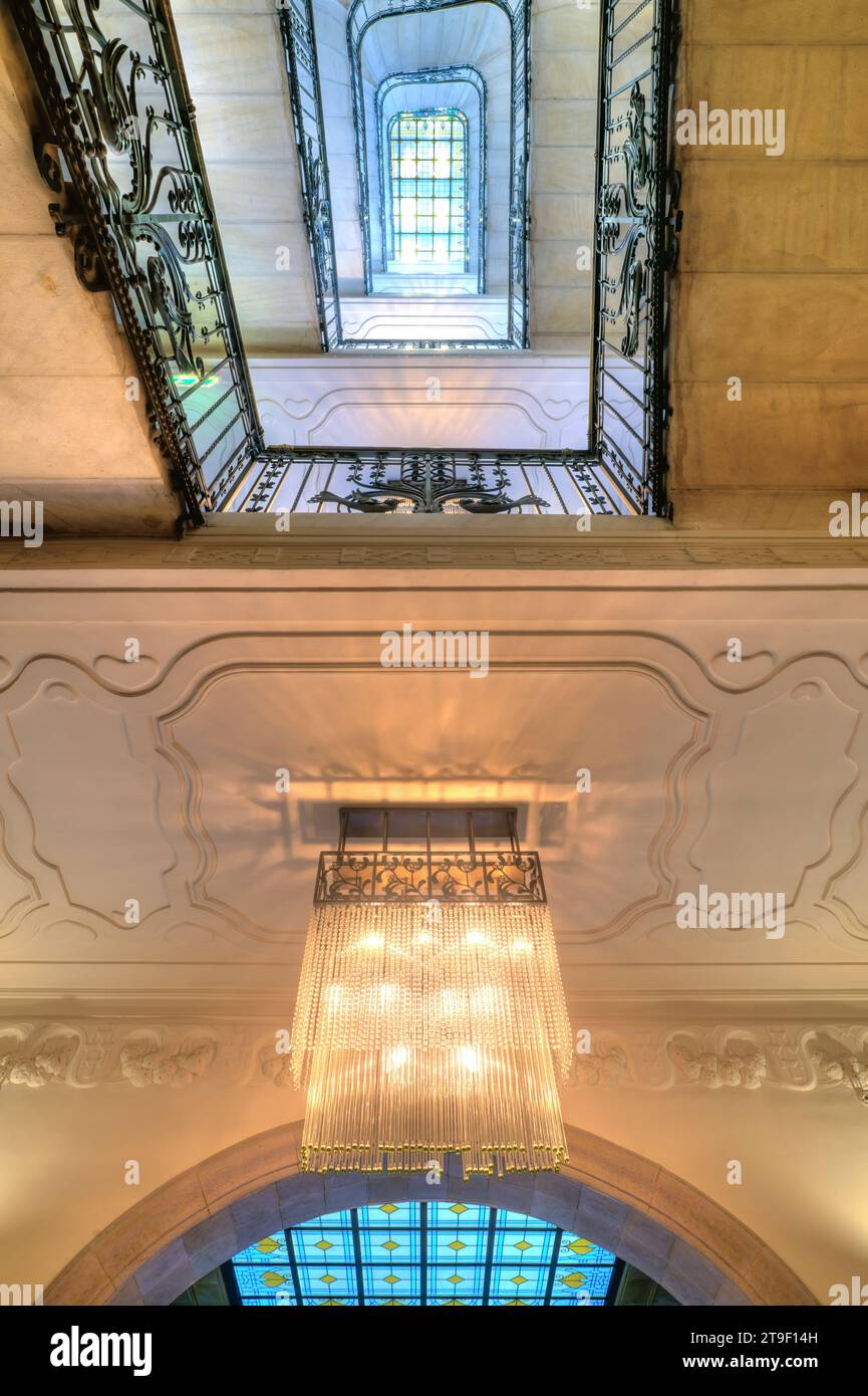 Budapest, Gresham Palace, Zsigmond Quittner 1905-1907, Andrassy-Stiege // Budapest, Gresham ...