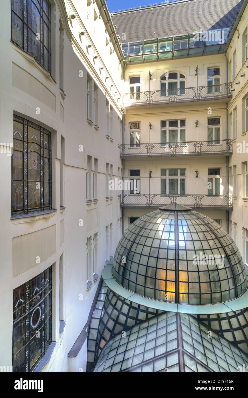 Budapest, Gresham Palace, Zsigmond Quittner 1905-1907 // Budapest ...