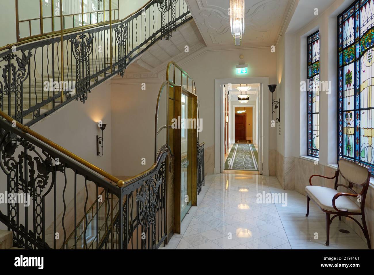 Budapest, Gresham Palace, Zsigmond Quittner 1905-1907, Kossuth-Stiege // Budapest, Gresham ...