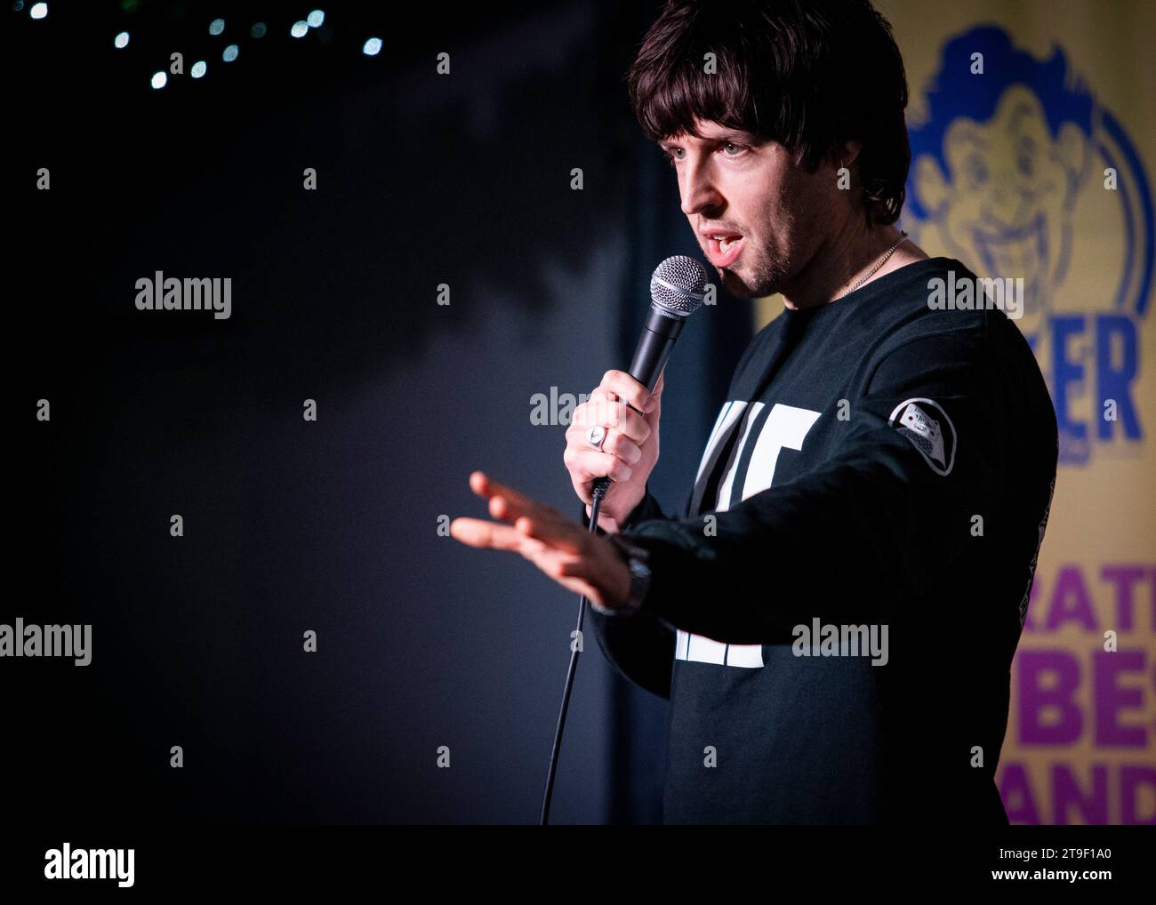 Comedy roast stage hi-res stock photography and images - Alamy