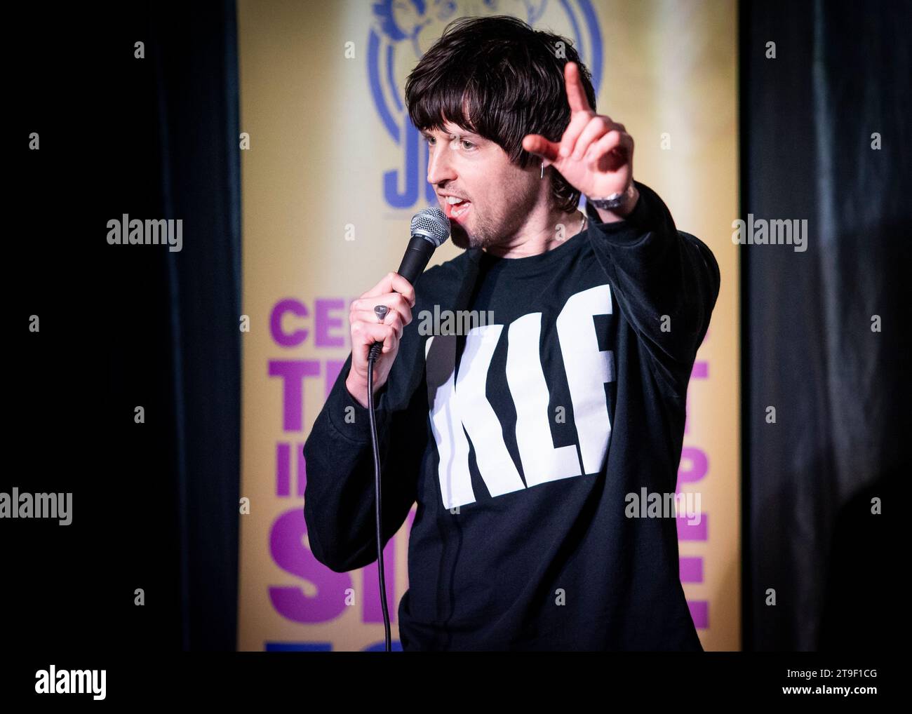 Comedy roast stage hi-res stock photography and images - Alamy
