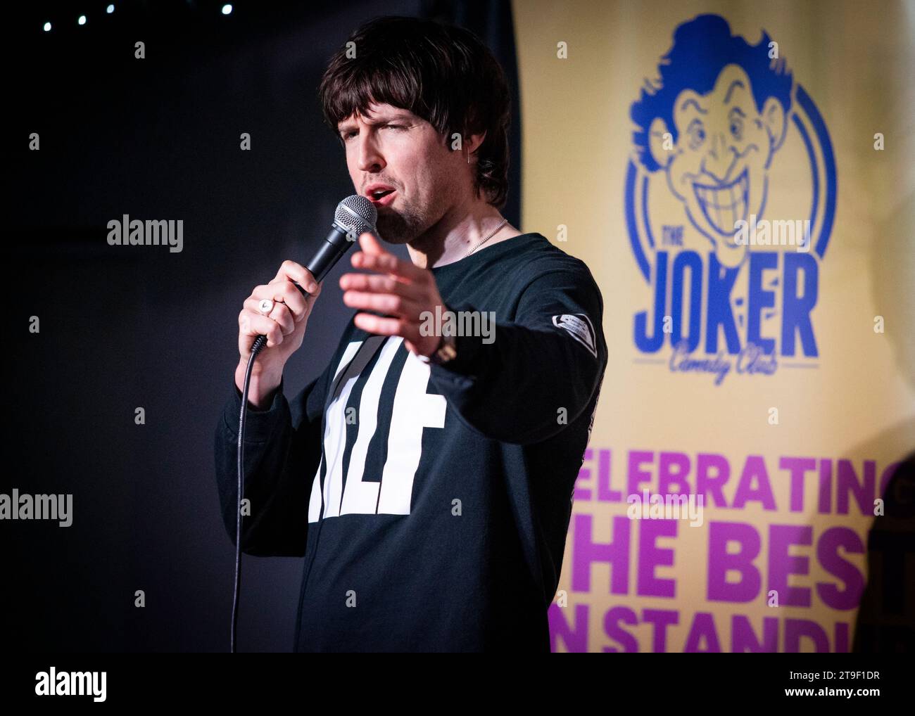 Comedy roast stage hi-res stock photography and images - Alamy
