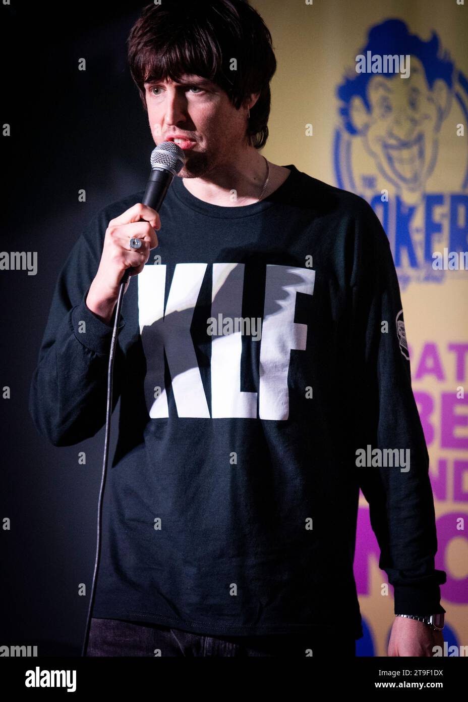 Comedy roast stage hi-res stock photography and images - Alamy