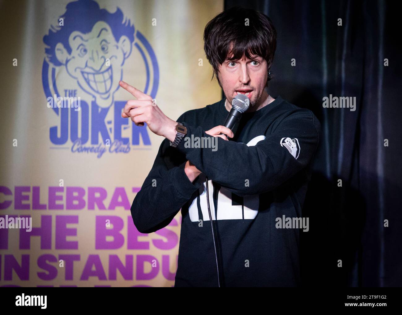 Comedy roast stage hi-res stock photography and images - Alamy