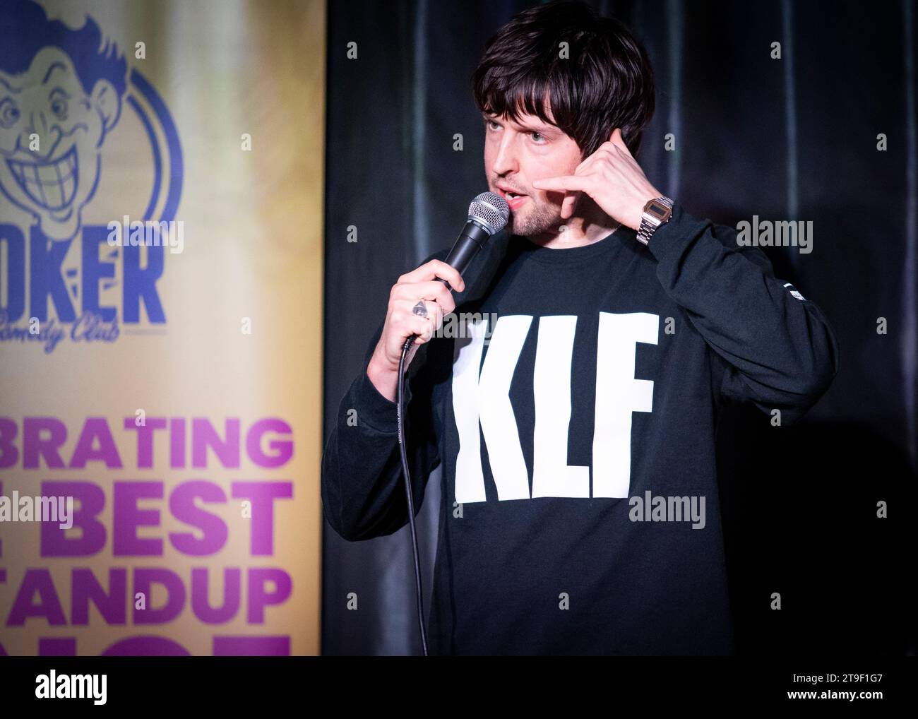 Comedy roast stage hi-res stock photography and images - Alamy